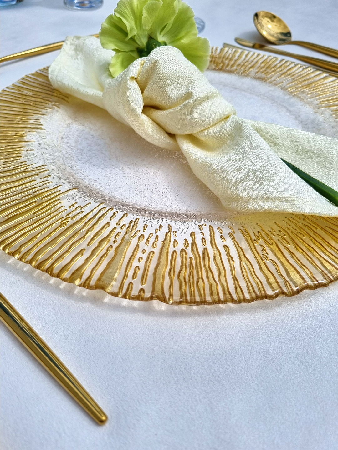 Gold serving plate 32cm – Elham | Ideal for elegant HORECA settings ...